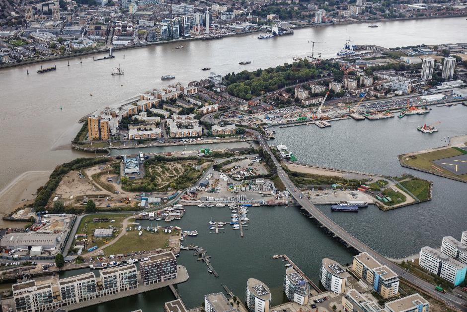 Sir Steve Redgrave Bridge - London's Royal Docks